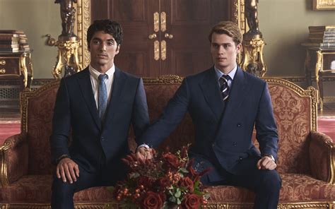 Rojo Blanco Y Sangre Azul Enamora Con Su Pareja Protagonista Pero Su Factura De Telefilm La