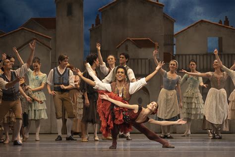 Marcelino Sambé as Basilio and Yasmine Naghdi as Kitri in Don Quixote