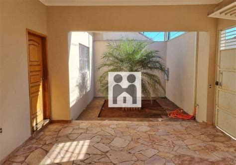 Casas quintal à venda no Centro em Cravinhos Chaves na Mão