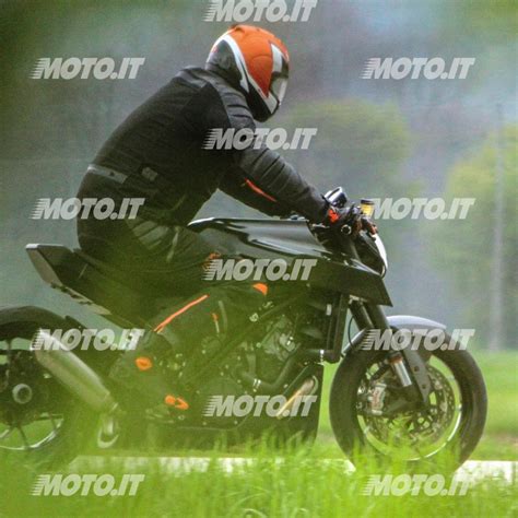 Husqvarna Vitpilen 1301 Una Nuova Hyper Naked Foto Spia News Moto It