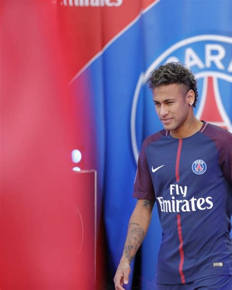 Six années de Neymar au PSG en images L Équipe