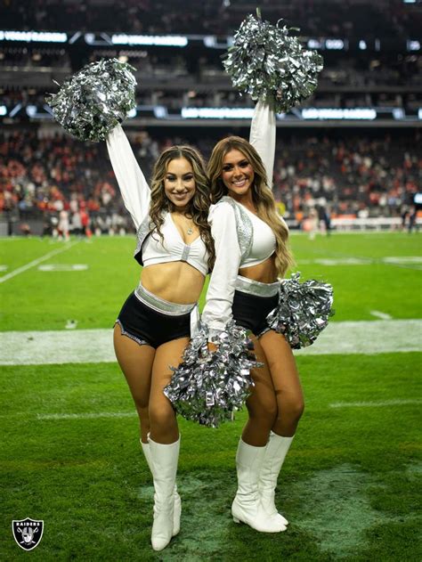 Las Vegas Raiders Raiderettes Bryana And Bree On The Sidelines During