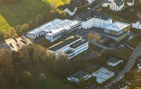 Luftaufnahme Attendorn Schulgebäude des Berufskolleg des Kreises Olpe
