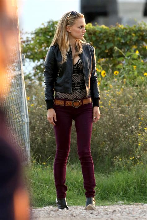 NATALIE PORTMAN On The Set Of Terrence Malicks Movie In Austin