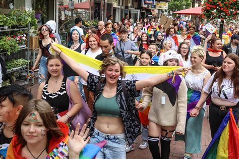 Viele Fotos Teil Tausende Beim Csd In Dortmund