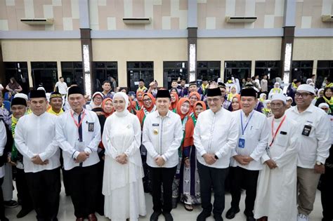 Pj Gubernur Agus Fatoni Lepas Keberangkatan 445 Jemaah Calon Haji