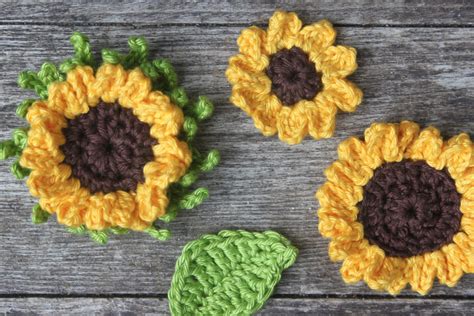 Gratis haakpatroon ZONNEBLOEM Freubelweb Flores de crochê Brincos