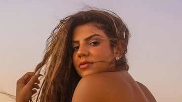 No Ceará ex BBB Hariany Almeida abusa da sensualidade faz topless na