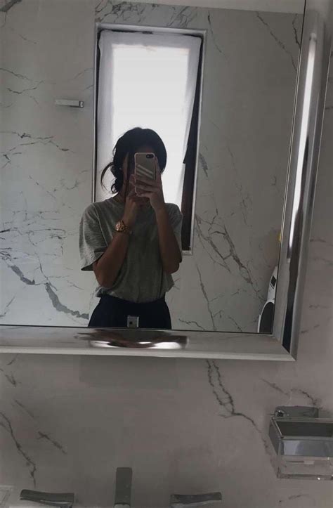 Pin By Ellaine M On Screenshots Selfie Poses Instagram Selfie Ideas