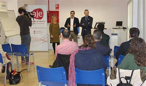 La UCAM y AJE forman en estrategias de liderazgo a jóvenes empresarios