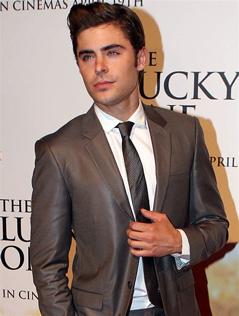 Zac Efron Height Weight Measurements Eye Color Biography