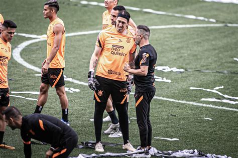 Veja fotos do treino aberto do Corinthians na Neo Química Arena