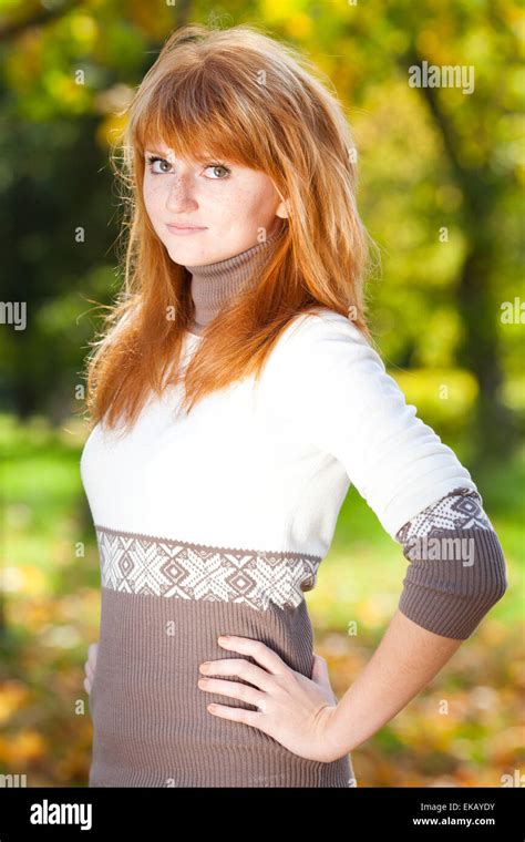 Une Belle Adolescente Rousse Banque De Photographies Et Dimages