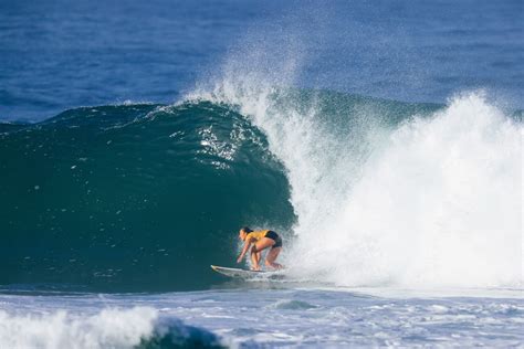 Pentacampeã mundial de surfe e campeã olímpica Carissa Moore anuncia