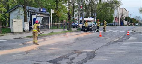 Trzy auta zderzyły się w centrum miasta Matka z dzieckiem przewieziona