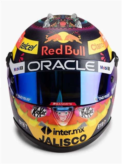 Checo Pérez estrena casco en el GP de México y es para rendir homenaje