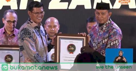 Danny Pomanto Raih Penghargaan Tokoh Pemberdayaan