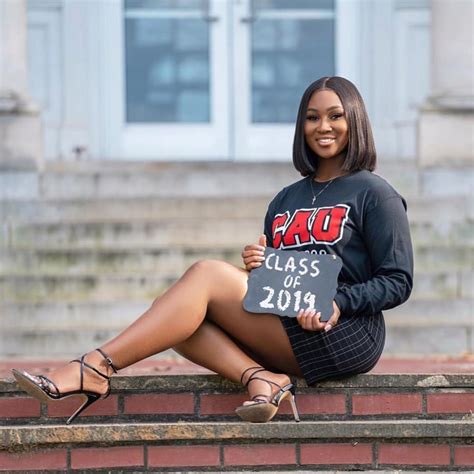 Top Pictures Graduation Photoshoot Black Girl Senior Pictures