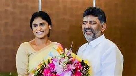 YSRTP Chief YS Sharmila Meets DK Shivakumar In Karnataka Bengaluru