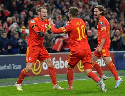 Eliminacje Euro 2020 Walia wygrała z Węgrami bitwę o awans WP