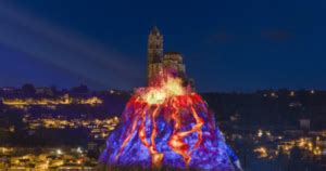 Découvrez le spectacle nocturne du Puy de Lumière Camping Rochelambert