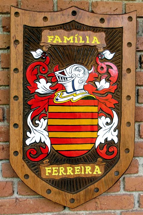 Brasão da família Ferreira entalhado em Madeira Pica pau Entalhes