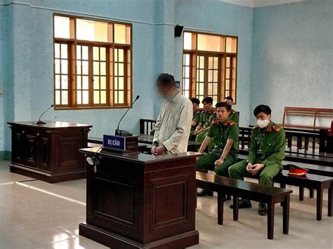 Người cha hiếp dâm con gái ruột đang ngủ
