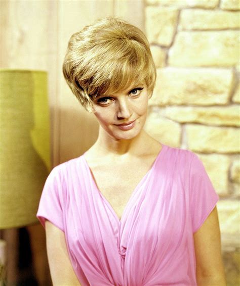 25 Bright And Sunny Behind The Scenes Photos From The Brady Bunch The Brady Bunch Florence