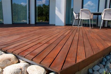 Pose dun plancher en bois sur une dalle béton intérieur