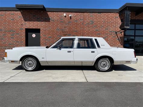 1989 Lincoln Town Car GAA Classic Cars
