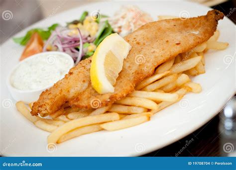 Pescado Frito Con Patatas Fritas Imagenes De Archivo Imagen 19708704