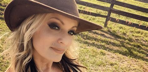 Stormy Daniels quem é a atriz pornô que pode colocar Trump na cadeia