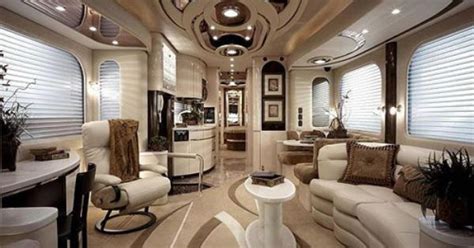 Caravane Luxe Forain Voyager En Solo