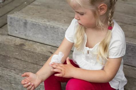Krem na atopowe zapalenie skóry jak go wybrać Jakie kremy pomagają