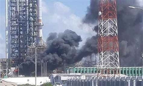 Pemex se pronuncia sobre incendio en la Cangrejera 3 días después