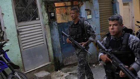 Dos mil policías desplegados en 10 favelas de Río de Janeiro La