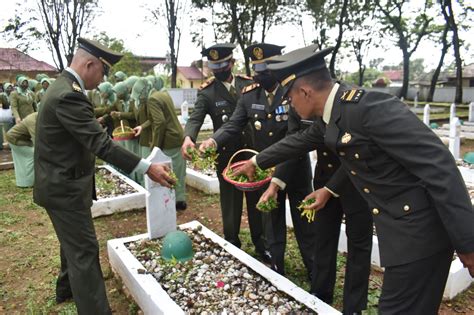 Sambut HUT TNI Ke 77 Kodim 1002 HST Gelar Ziarah Nasional