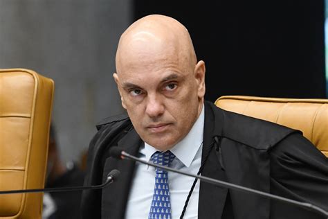 STF declina da competência para julgar 12 pessoas presas por atos