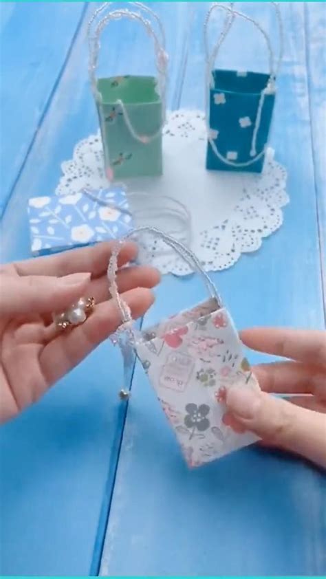 Easy Handbags Crafts Anyone Can Make This Season Paper Crafts Paper