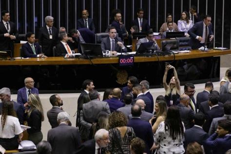 Congresso derrota Lula e derruba veto à saidinha de presos do regime