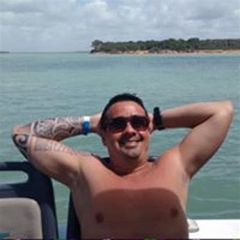 Stream Thiago Português music Listen to songs albums playlists for