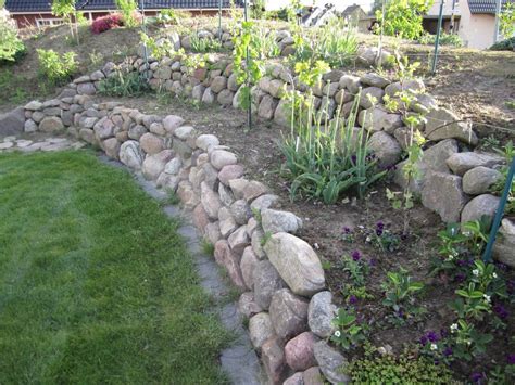 Wunderbar Gartengestaltung Am Hang Mit Steinen Steine Im Garten Von