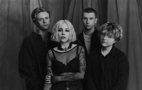 Listen To Pale Waves Hopeful New Track Reasons To Live
