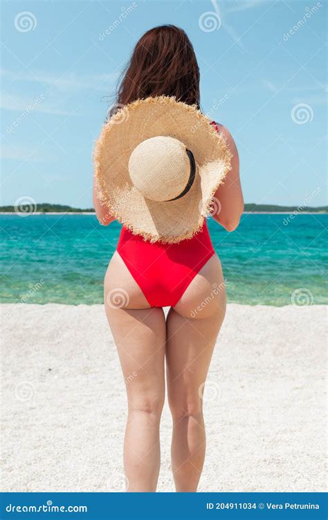 穿着红色泳装的海滩女子 后视图 性感的屁股 库存照片 图片 包括有 火箭筒 假期 海运 靶垛 204911034