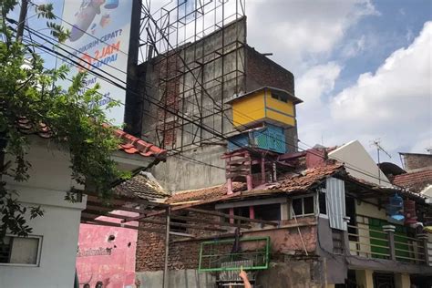 Pemkot Minta Pemilik Reklame Di Surabaya Kuatkan Konstruksi Bangunan