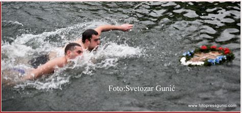 Plivanje za Časni krst u Zrenjaninu Lazar Jakovljević iz Zrenjanina