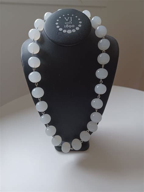 Se produkter som liknar Halsband med glas pärlor på Tradera 628732774