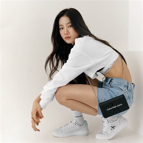 Le Sserafim Pics On Twitter Calvin Klein Photoshoot Calvin Klein Calvin