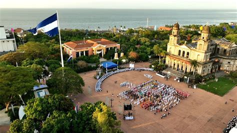 Comandante Daniel Entrega Nuevas Unidades De Transporte A Cooperativas