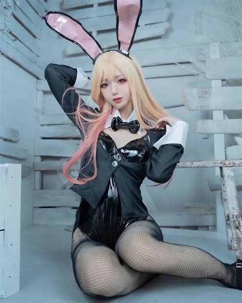 Sono Bisque Doll Fã faz cosplay da Marin vestida de coelhinha AnimeNew